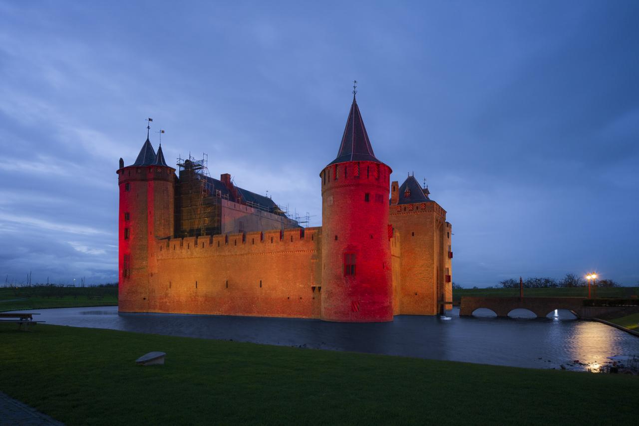 Muider Castle - Projects - Lumenpulse - Specification-grade LED lighting