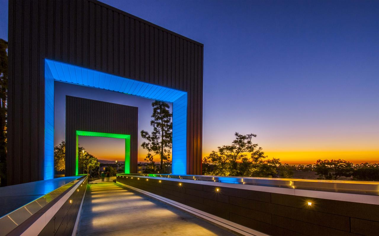 Irvine Pedestrian Bridge - Projects - Lumenpulse - Specification-grade ...